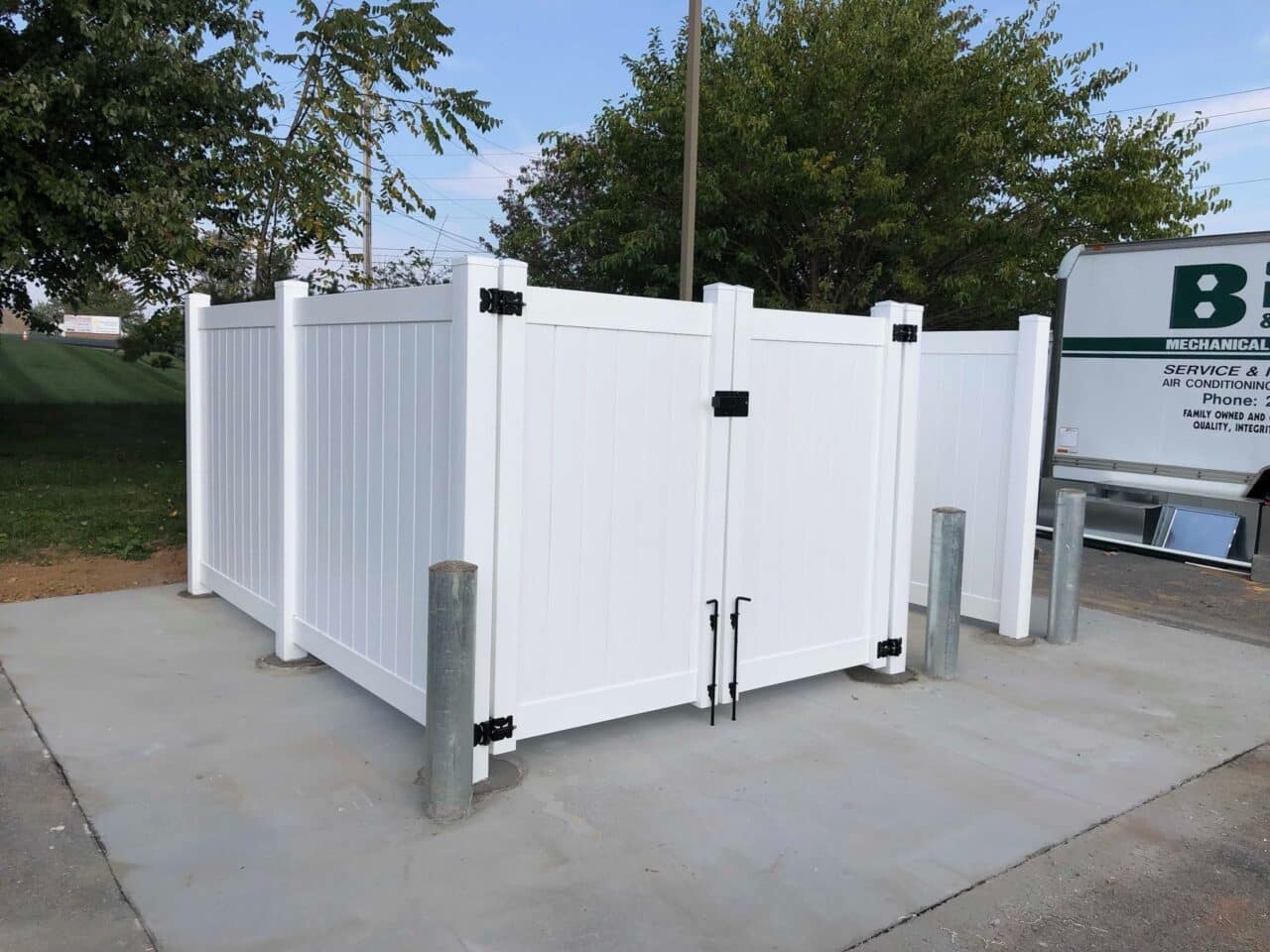 Choosing the Right Hardware for Your Vinyl Fence - Nationwide Industries